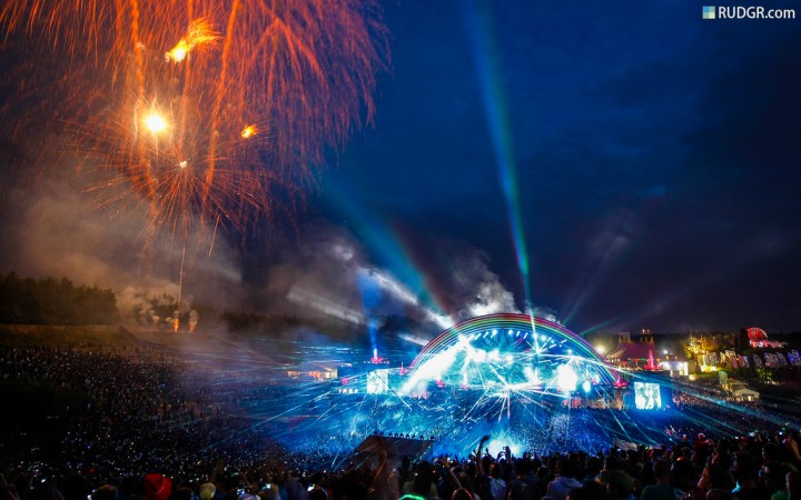 Eye candy: 40+ photos of beautiful EDM festival stage designs ...