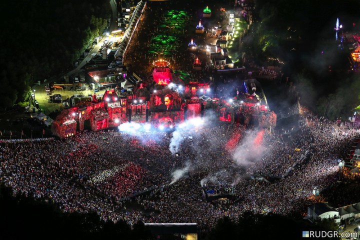 20 preview photos of the volcanic TomorrowWorld 2014 main stage ...