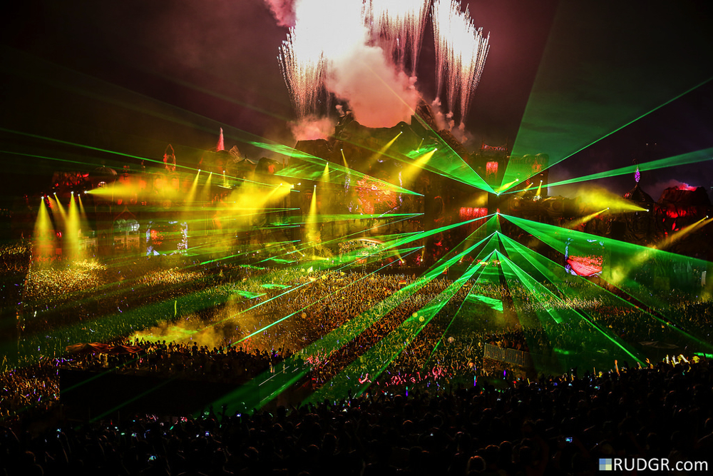 20 preview photos of the volcanic TomorrowWorld 2014 main stage ...