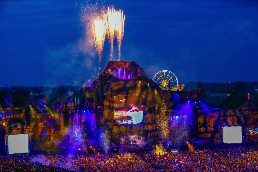 20 preview photos of the volcanic TomorrowWorld 2014 main stage ...